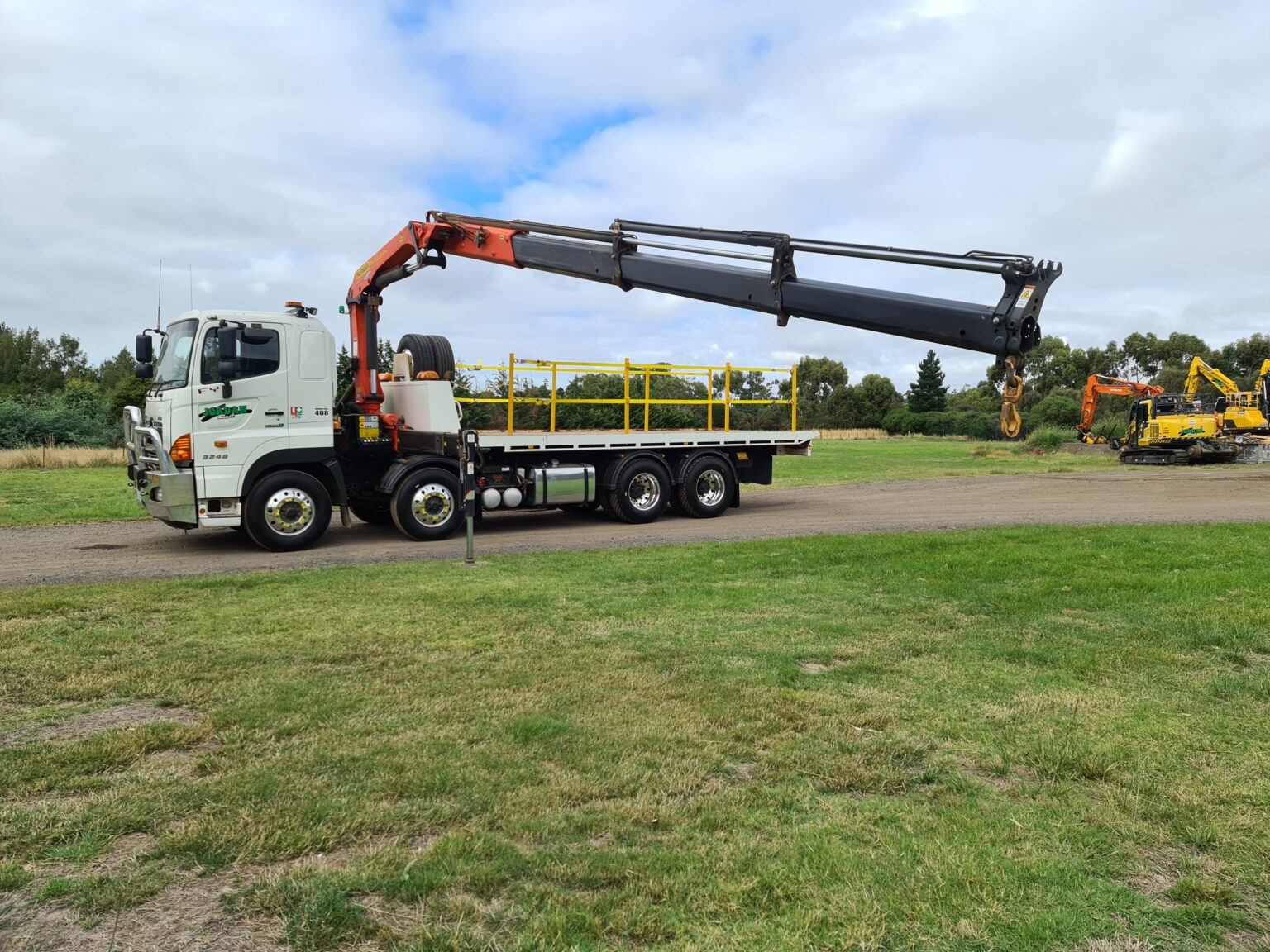 HINO 700, 8x4 Tilt Tray & Crane Truck - Jordan Rail