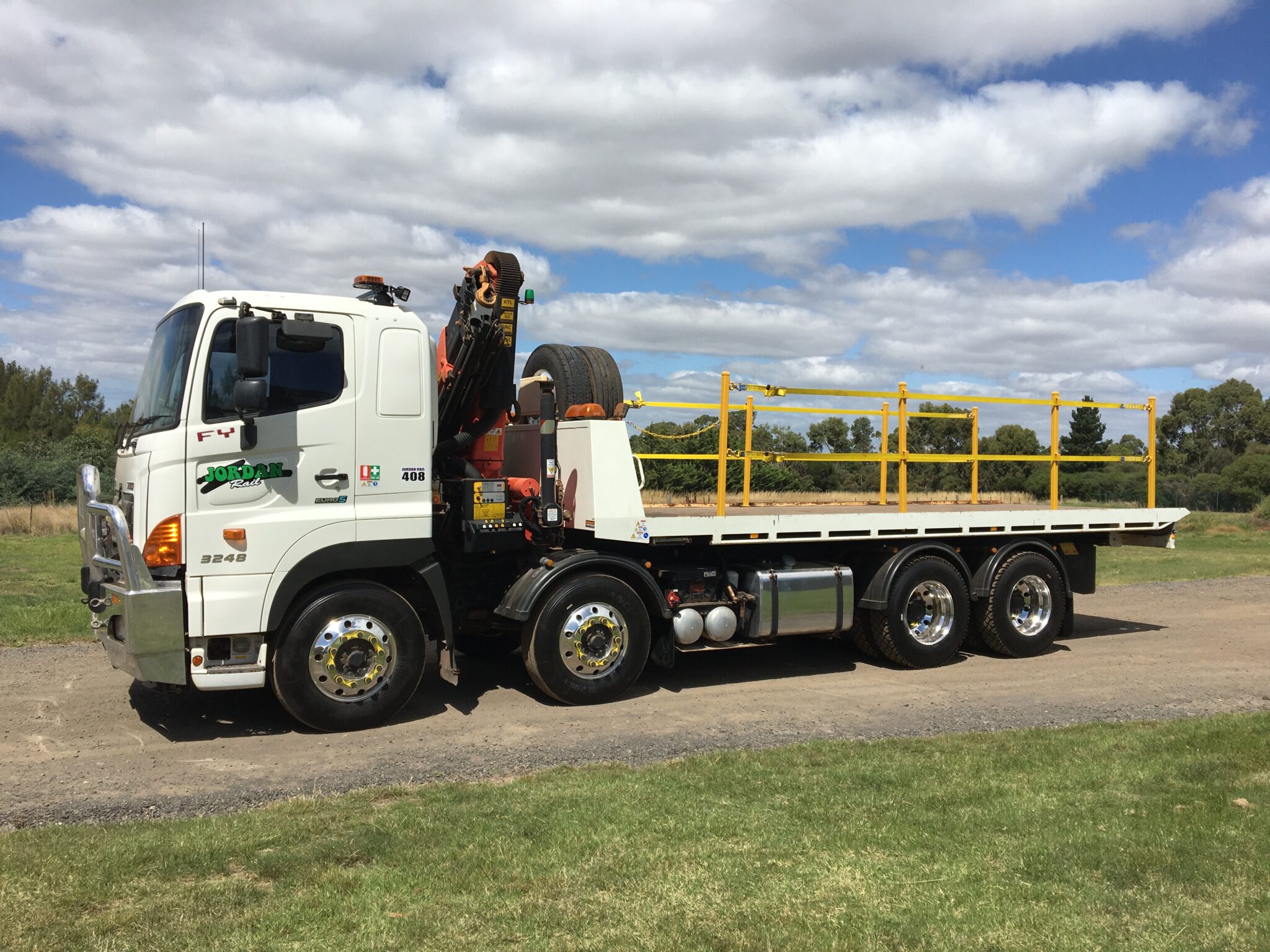 HINO 700, 8x4 Tilt Tray & Crane Truck - Jordan Rail