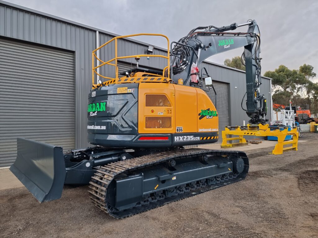 New 25T Zero Slew Excavator - Jordan Rail