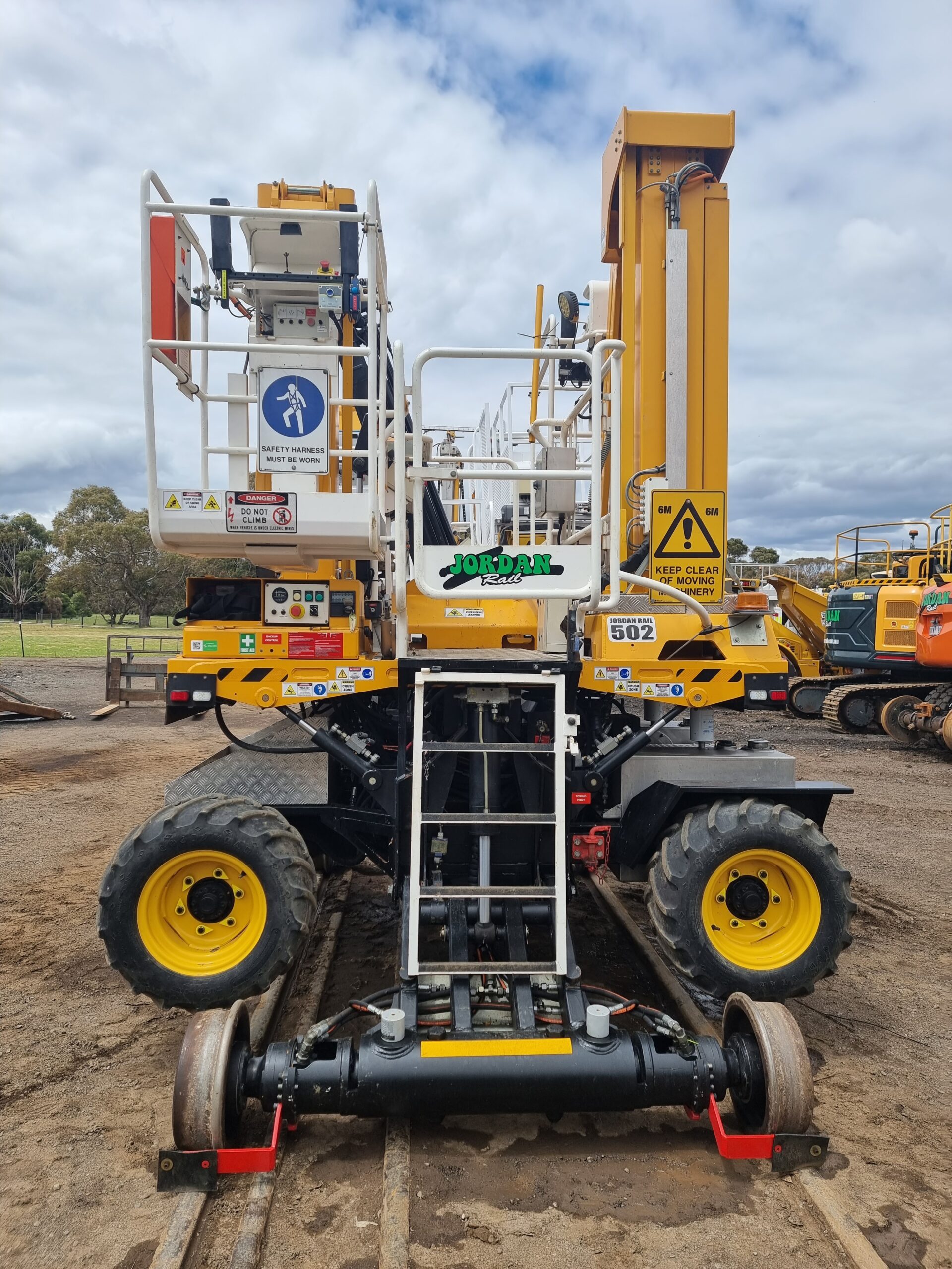 Geismar Hi-Rail OHLE EWP - Jordan Rail