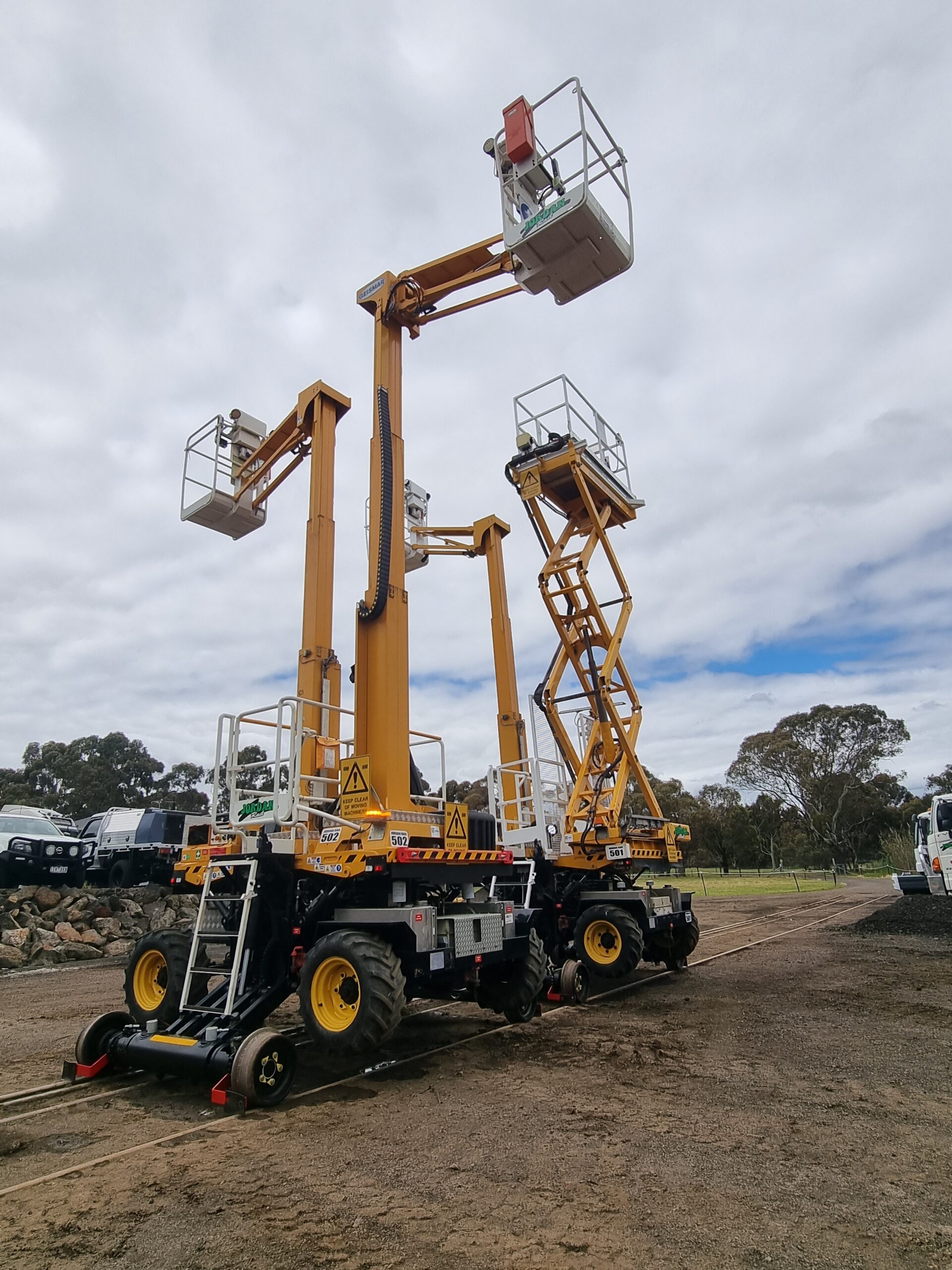 Geismar Hi-Rail OHLE EWP - Jordan Rail