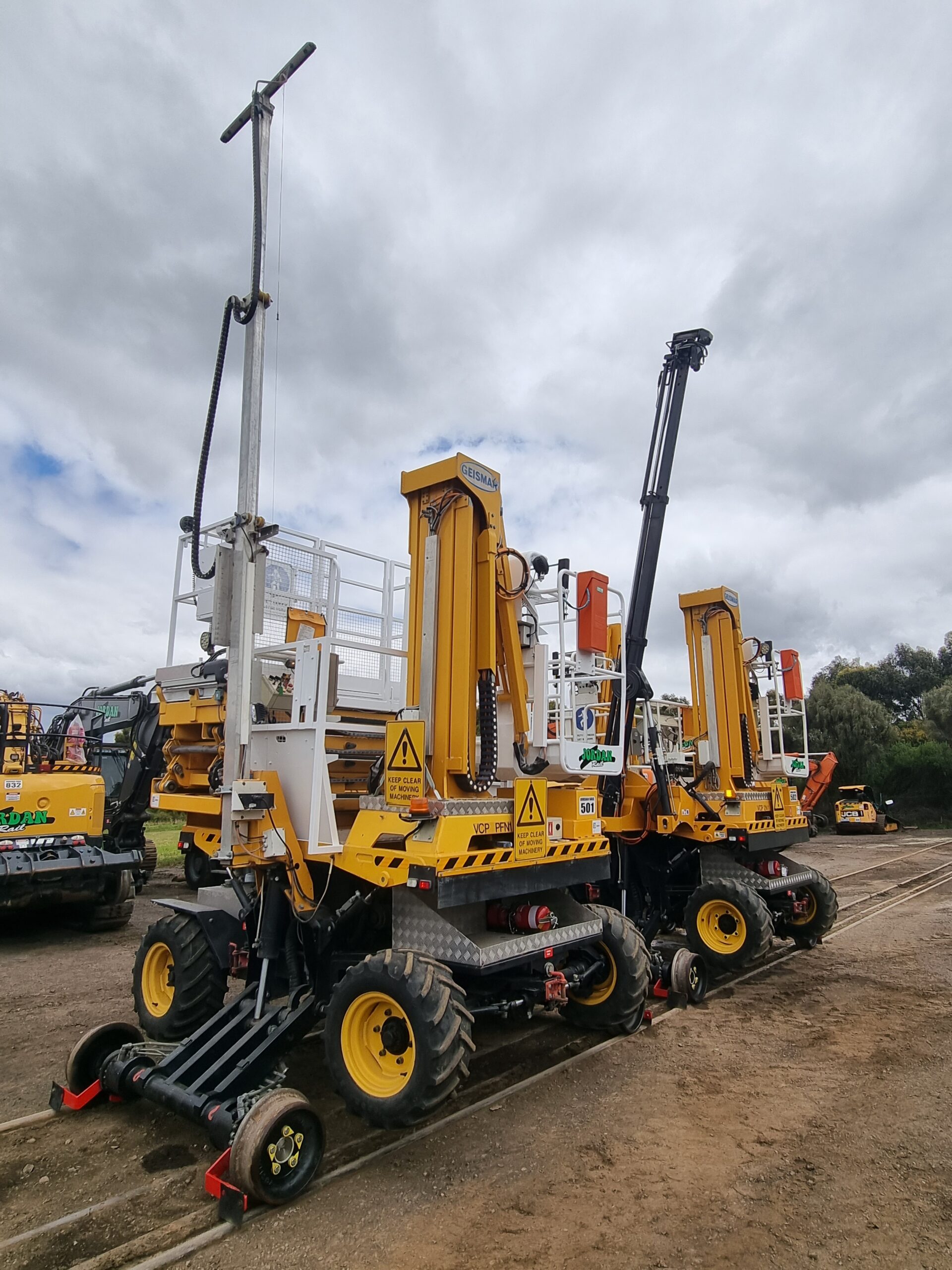 Geismar Hi-Rail OHLE EWP - Jordan Rail