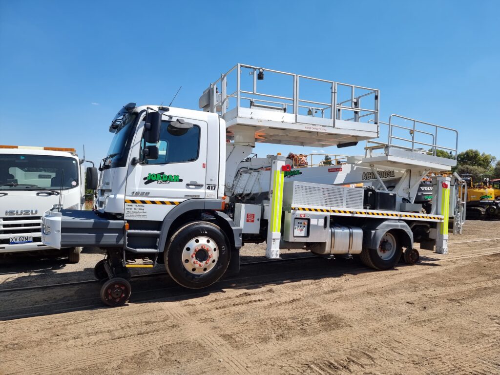 Hi-Rail 20m Boom EWP Truck - Jordan Rail