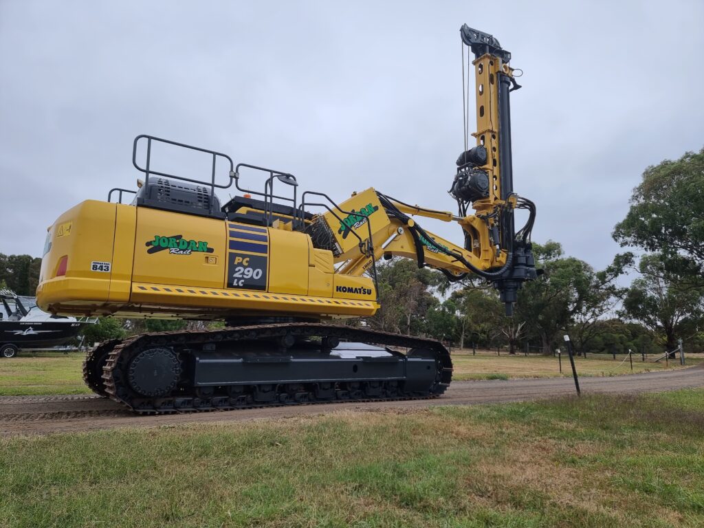 CRAWLER PILING RIG - Jordan Rail