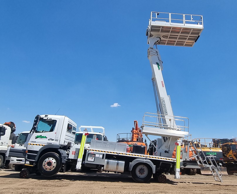 Hi-Rail 20m Boom EWP Truck - Jordan Rail