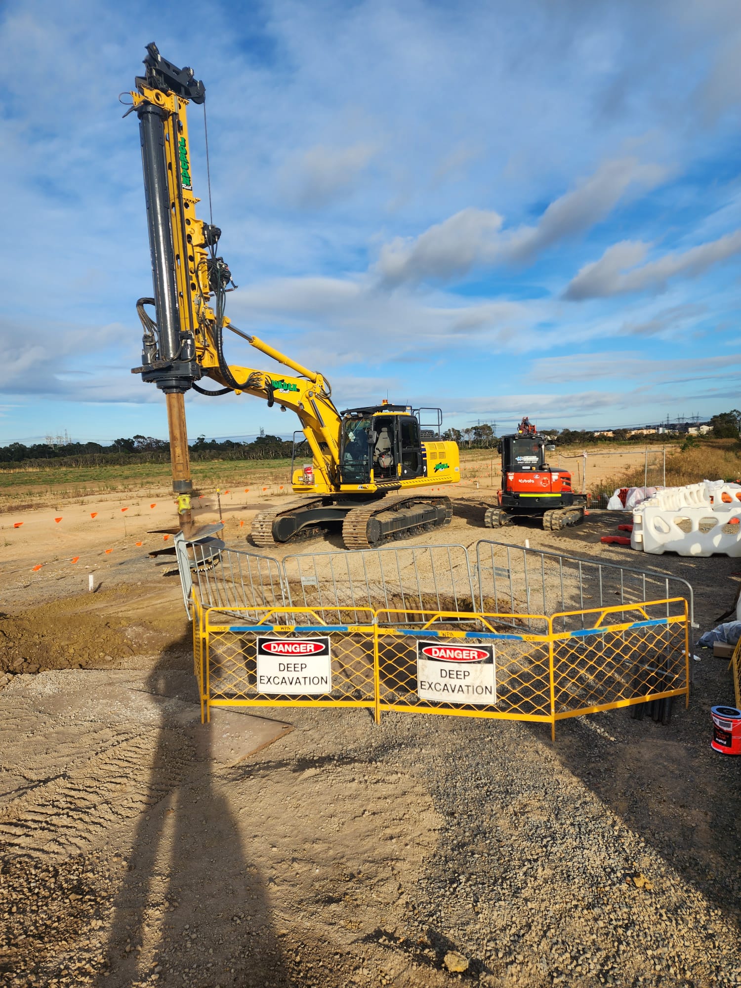 CRAWLER PILING RIG - Jordan Rail