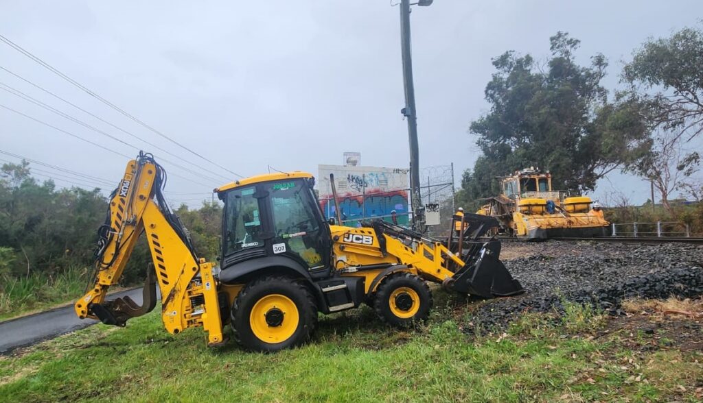 Hi-Rail Backhoe Loaders - Jordan Rail