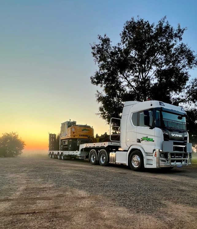 NEW SCANIA PRIME MOVER AND QUAD AXLE FLOAT - Jordan Rail