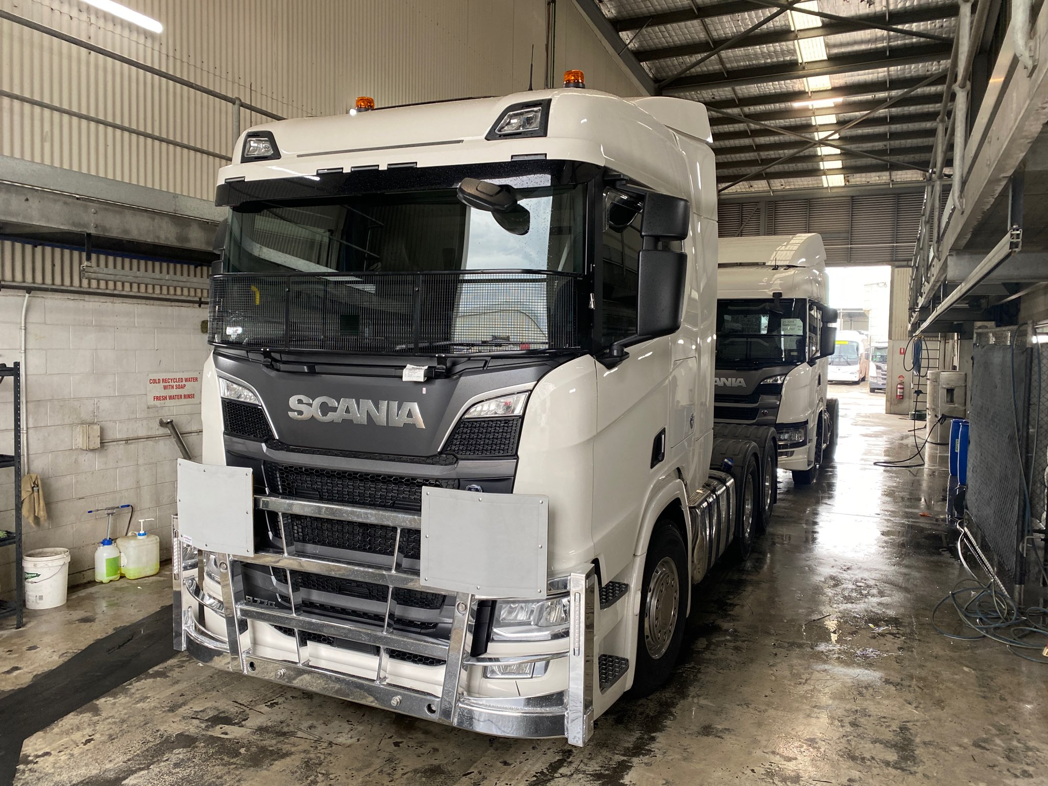 NEW SCANIA PRIME MOVER AND QUAD AXLE FLOAT - Jordan Rail