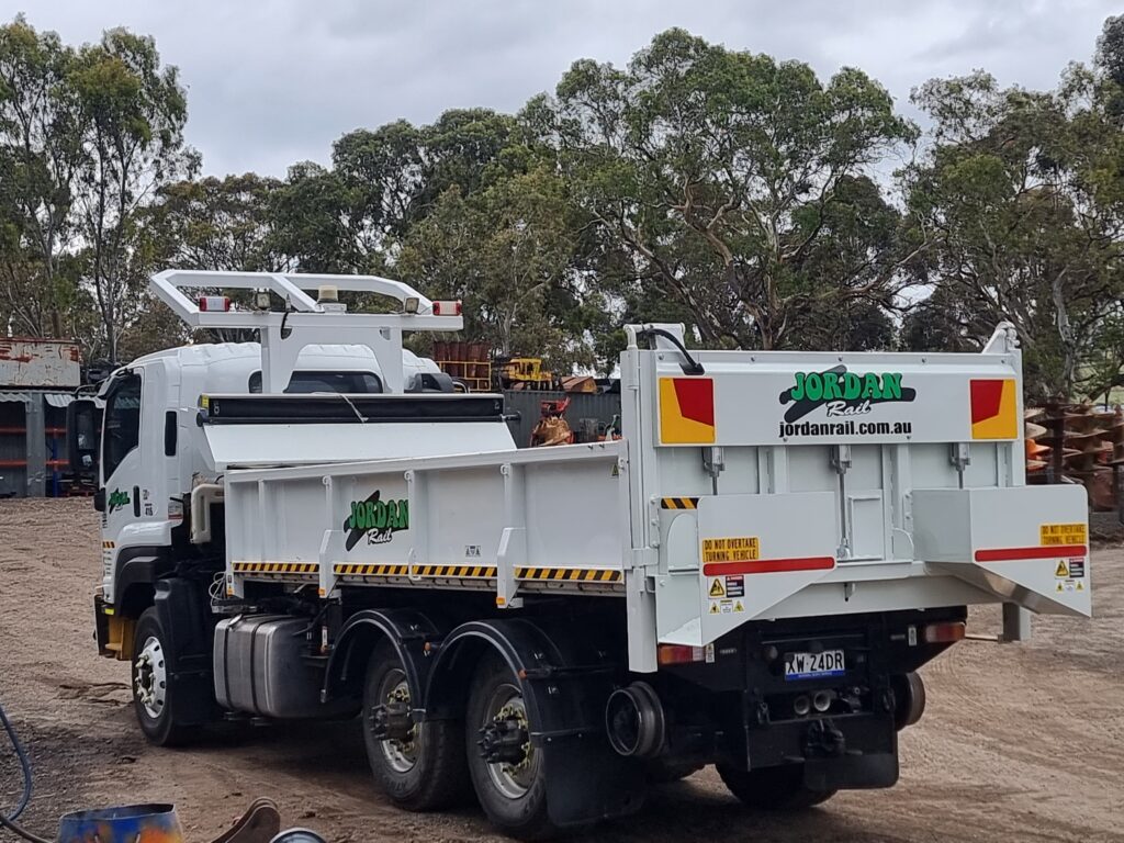 Hi-Rail 3-Way Tipper Trucks - Jordan Rail