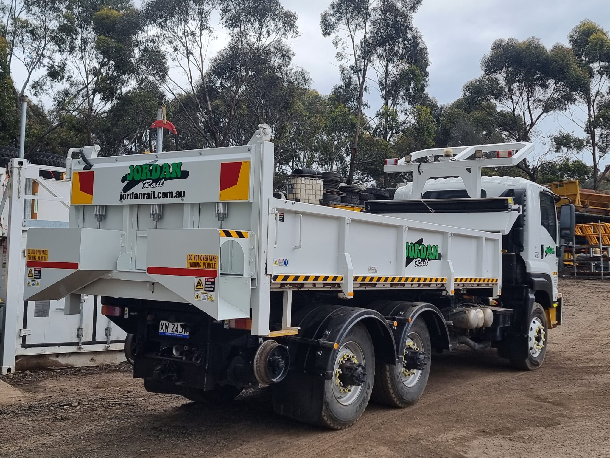 Hi-Rail 3-Way Tipper Trucks - Jordan Rail